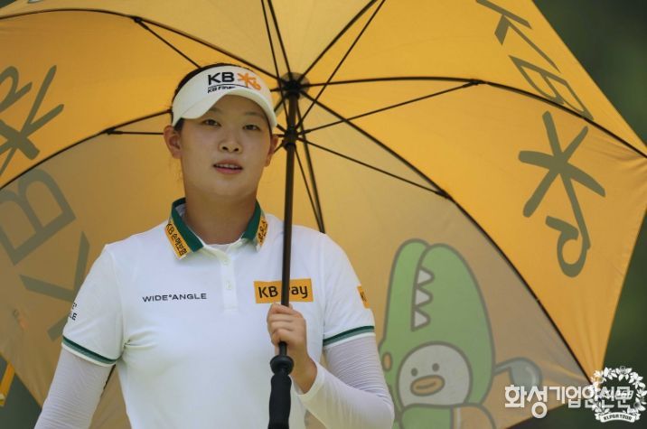 [블루캐니언 레이디스 챔피언십 2R] 방신실, 블루캐니언 2R 단독 선두…KLPGA 시즌 첫 승 도전